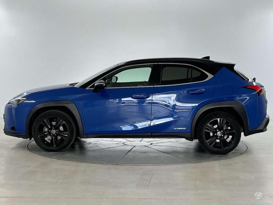 Blue Lexus UX 250h 2021 in Vilnius, with an engine capacity of 1.99 L and mileage of 124 thousand km for 24900 €, photo 4 on AUTOMOTO.COM.LV