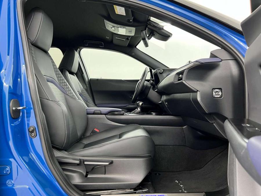Blue Lexus UX 250h 2021 in Vilnius, with an engine capacity of 1.99 L and mileage of 124 thousand km for 24900 €, photo 7 on AUTOMOTO.COM.LV