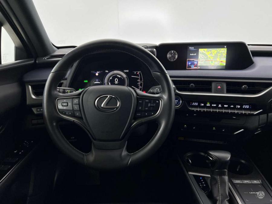 Blue Lexus UX 250h 2021 in Vilnius, with an engine capacity of 1.99 L and mileage of 124 thousand km for 24900 €, photo 10 on AUTOMOTO.COM.LV