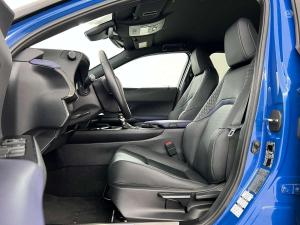 Blue Lexus UX 250h 2021 in Vilnius, with an engine capacity of 1.99 L and mileage of 124 thousand km for 24900 €, photo 12 on AUTOMOTO.COM.LV