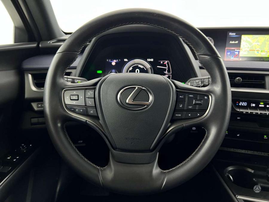 Blue Lexus UX 250h 2021 in Vilnius, with an engine capacity of 1.99 L and mileage of 124 thousand km for 24900 €, photo 13 on AUTOMOTO.COM.LV