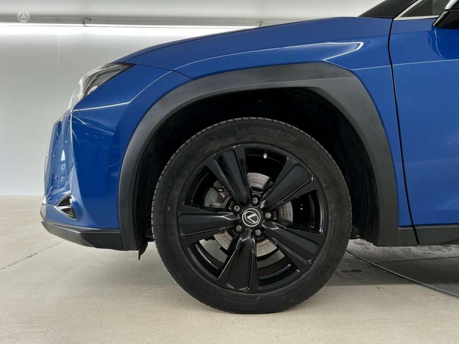 Blue Lexus UX 250h 2021 in Vilnius, with an engine capacity of 1.99 L and mileage of 124 thousand km for 24900 €, photo 16 on AUTOMOTO.COM.LV