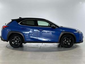 Blue Lexus UX 250h 2021 in Vilnius, with an engine capacity of 1.99 L and mileage of 124 thousand km for 24900 €, photo 17 on AUTOMOTO.COM.LV