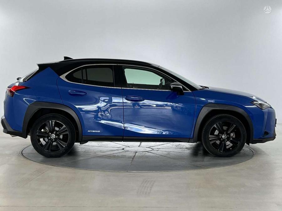 Blue Lexus UX 250h 2021 in Vilnius, with an engine capacity of 1.99 L and mileage of 124 thousand km for 24900 €, photo 17 on AUTOMOTO.COM.LV