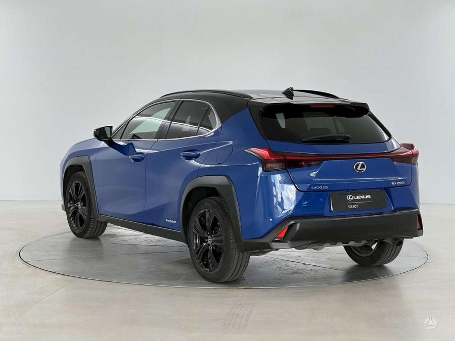 Blue Lexus UX 250h 2021 in Vilnius, with an engine capacity of 1.99 L and mileage of 124 thousand km for 24900 €, photo 18 on AUTOMOTO.COM.LV
