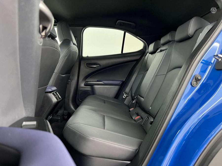 Blue Lexus UX 250h 2021 in Vilnius, with an engine capacity of 1.99 L and mileage of 124 thousand km for 24900 €, photo 20 on AUTOMOTO.COM.LV
