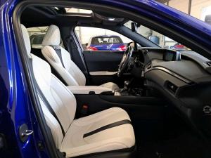 Blue Lexus UX 250h 2022 in Vilnius, with an engine capacity of 1.99 L and mileage of 23 thousand km for 29999 €, photo  on AUTOMOTO.COM.LV