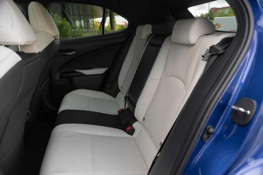Zils Lexus UX 250h 2022 Viļņa, ar dzinēja tilpumu 1.99 L un nobraukumu 23 tūkst. km par 30999 €, foto 13 vietnē AUTOMOTO.COM.LV