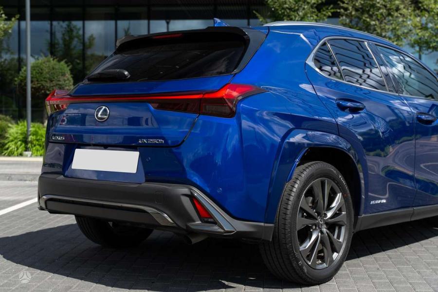 Zils Lexus UX 250h 2022 Viļņa, ar dzinēja tilpumu 1.99 L un nobraukumu 23 tūkst. km par 30999 €, foto 17 vietnē AUTOMOTO.COM.LV