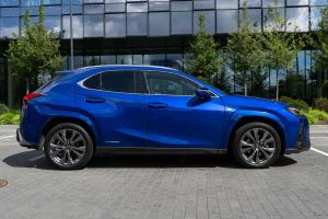 Zils Lexus UX 250h 2022 Viļņa, ar dzinēja tilpumu 1.99 L un nobraukumu 23 tūkst. km par 30999 €, foto 20 vietnē AUTOMOTO.COM.LV