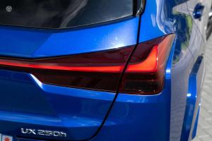 Zils Lexus UX 250h 2022 Viļņa, ar dzinēja tilpumu 1.99 L un nobraukumu 23 tūkst. km par 30999 €, foto 25 vietnē AUTOMOTO.COM.LV