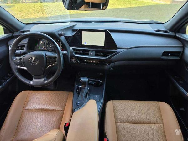 Zils Lexus UX 250h 2023 Viļņa, ar dzinēja tilpumu 1.99 L un nobraukumu 83 tūkst. km par 25999 €, foto 1 vietnē AUTOMOTO.COM.LV