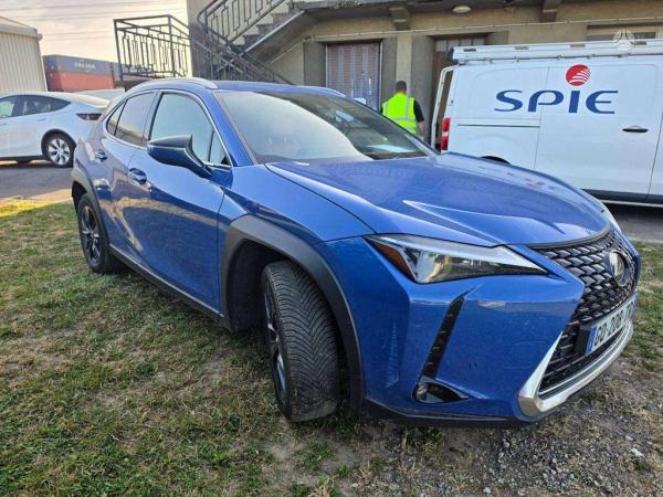 Zils Lexus UX 250h 2023 Viļņa, ar dzinēja tilpumu 1.99 L un nobraukumu 83 tūkst. km par 25999 €, foto 3 vietnē AUTOMOTO.COM.LV