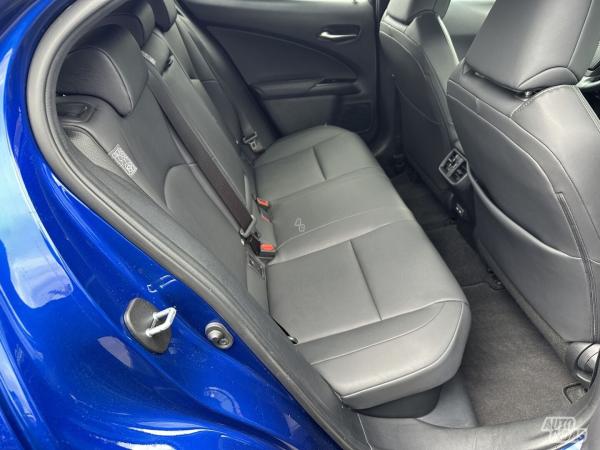 Blue Lexus UX 250h 2023 in Avizieniai, with an engine capacity of 2.00 L and mileage of 44 thousand km for 31750 €, photo 5 on AUTOMOTO.COM.LV