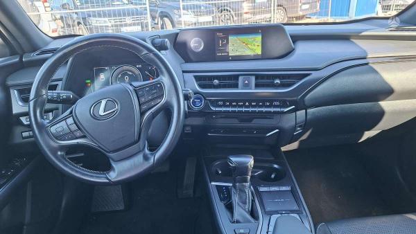 Brown Lexus UX 250h 2019 in Kaunas, with an engine capacity of 1.99 L and mileage of 106 thousand km for 20950 €, photo 11 on AUTOMOTO.COM.LV