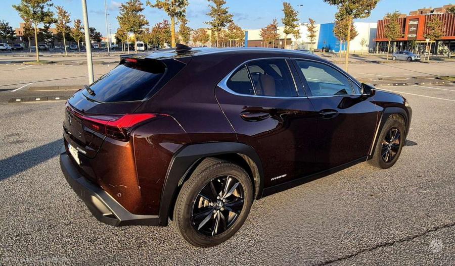 Brūns Lexus UX 250h 2020 Klaipėda, ar dzinēja tilpumu 1.99 L un nobraukumu 65 tūkst. km par 24800 €, foto 8 vietnē AUTOMOTO.COM.LV