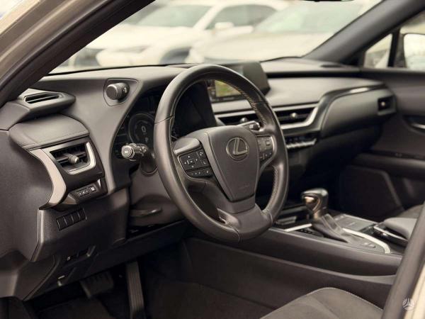 Лексус UX 250h 2021 в Вильнюс на AUTOMOTO.COM.LV Коричневый Лексус UX 250h 2021 в Вильнюс, объемом двигателя 0.00 л и пробегом 117 тыс. км за 18600 €, фото 8 на AUTOMOTO.COM.LV