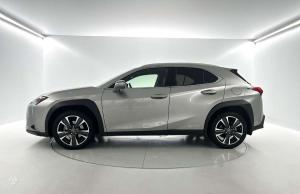 Brūns Lexus UX 250h 2022 Viļņa, ar dzinēja tilpumu 1.99 L un nobraukumu 72 tūkst. km par 28900 €, foto 3 vietnē AUTOMOTO.COM.LV