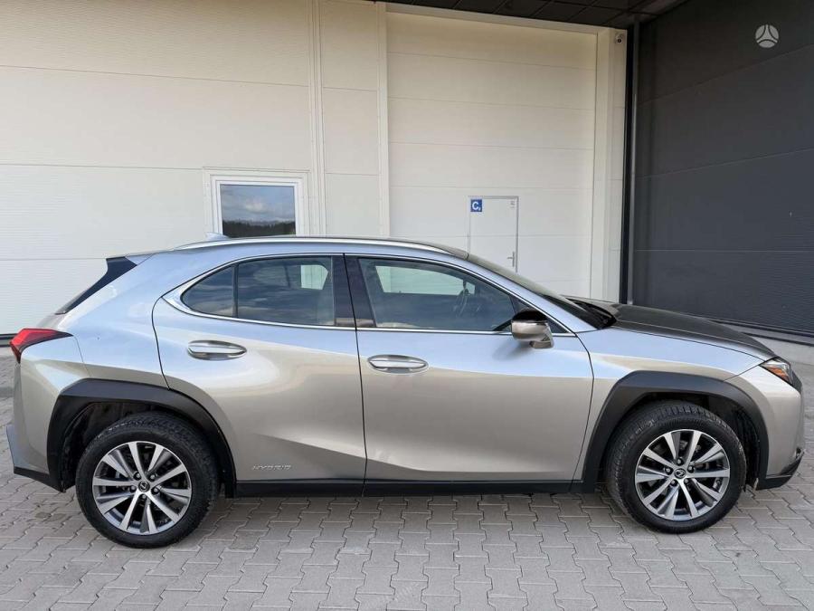 Brūns Lexus UX 250h 2022 Viļņa, ar dzinēja tilpumu 1.99 L un nobraukumu 100 tūkst. km par 18500 €, foto 9 vietnē AUTOMOTO.COM.LV