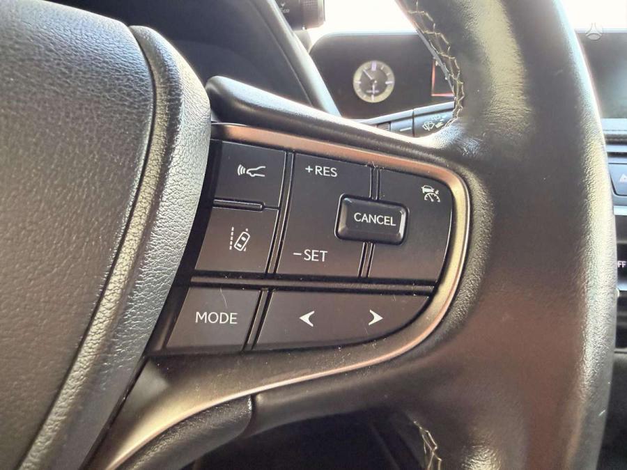 Brūns Lexus UX 250h 2022 Viļņa, ar dzinēja tilpumu 1.99 L un nobraukumu 100 tūkst. km par 18500 €, foto 16 vietnē AUTOMOTO.COM.LV