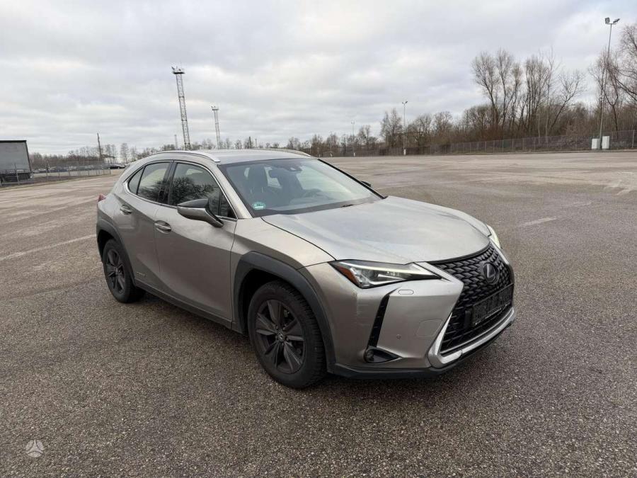 Brown Lexus UX 250h 2019 in Marijampole, with an engine capacity of 2.00 L and mileage of 169 thousand km for 14700 €, photo 3 on AUTOMOTO.COM.LV