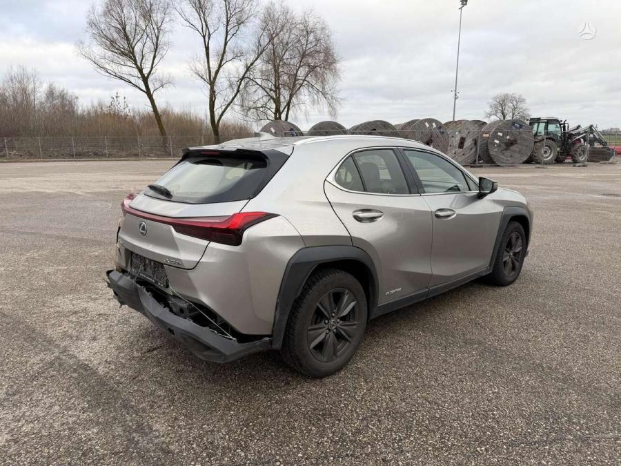 Brown Lexus UX 250h 2019 in Marijampole, with an engine capacity of 2.00 L and mileage of 169 thousand km for 14700 €, photo 5 on AUTOMOTO.COM.LV