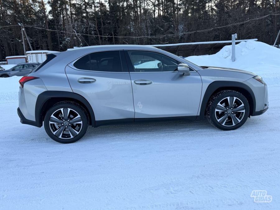 Lexus UX 250h 2019 Viļņa, ar dzinēja tilpumu 2.00 L un nobraukumu 106 tūkst. km par 21900 €, foto 4 vietnē AUTOMOTO.COM.LV