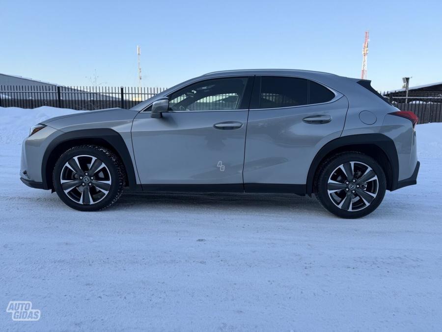 Lexus UX 250h 2019 Viļņa, ar dzinēja tilpumu 2.00 L un nobraukumu 106 tūkst. km par 21900 €, foto 8 vietnē AUTOMOTO.COM.LV