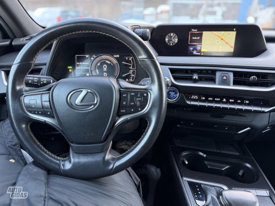 Lexus UX 250h 2019 Viļņa, ar dzinēja tilpumu 2.00 L un nobraukumu 106 tūkst. km par 21900 €, foto 23 vietnē AUTOMOTO.COM.LV