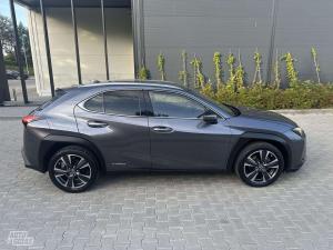 Lexus UX 250h 2019 in Vilnius, with an engine capacity of 2.00 L and mileage of 103 thousand km for 25300 €, photo 5 on AUTOMOTO.COM.LV