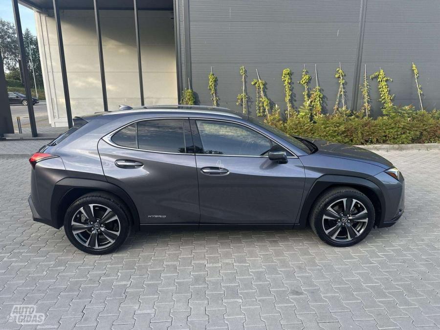 Lexus UX 250h 2019 in Vilnius, with an engine capacity of 2.00 L and mileage of 103 thousand km for 25300 €, photo 5 on AUTOMOTO.COM.LV