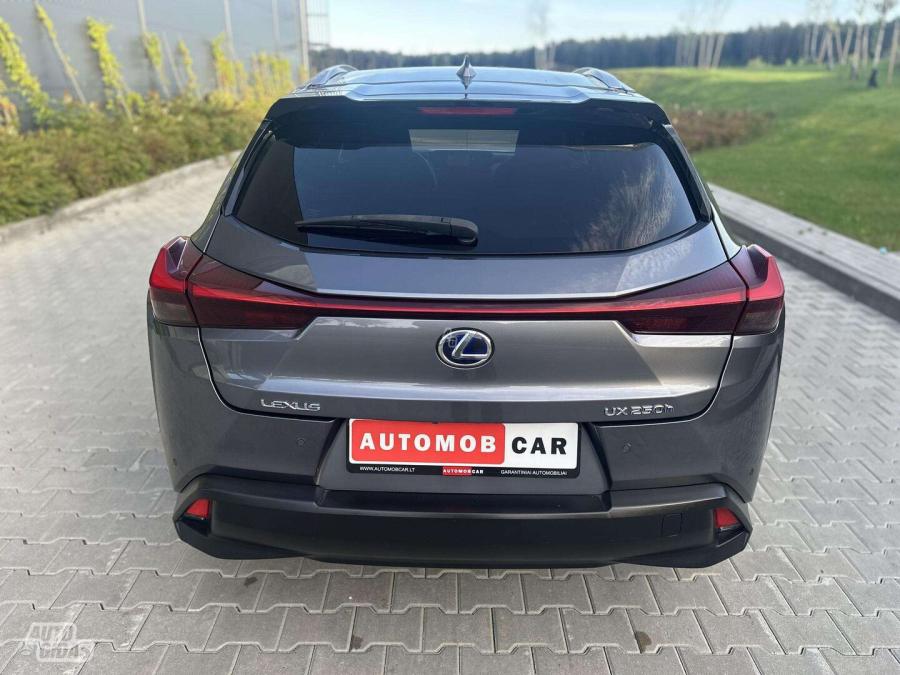Lexus UX 250h 2019 in Vilnius, with an engine capacity of 2.00 L and mileage of 103 thousand km for 25300 €, photo 10 on AUTOMOTO.COM.LV