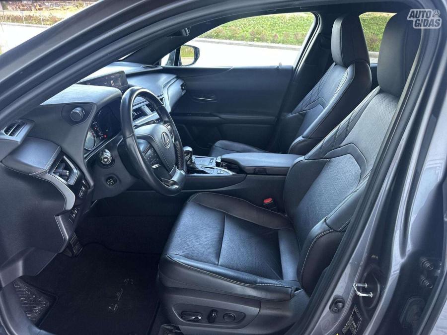 Lexus UX 250h 2019 in Vilnius, with an engine capacity of 2.00 L and mileage of 103 thousand km for 25300 €, photo 28 on AUTOMOTO.COM.LV