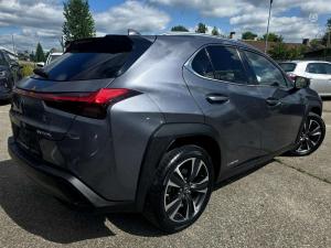 Lexus UX 250h 2019 in Vilnius, with an engine capacity of 1.99 L and mileage of 108 thousand km for 23900 €, photo 5 on AUTOMOTO.COM.LV