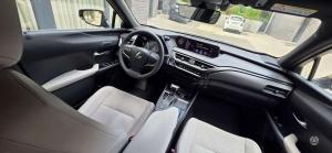 Lexus UX 250h 2019 in Vilnius, with an engine capacity of 1.99 L and mileage of 108 thousand km for 23900 €, photo 9 on AUTOMOTO.COM.LV