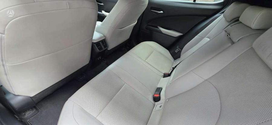 Lexus UX 250h 2019 in Vilnius, with an engine capacity of 1.99 L and mileage of 108 thousand km for 23900 €, photo 10 on AUTOMOTO.COM.LV