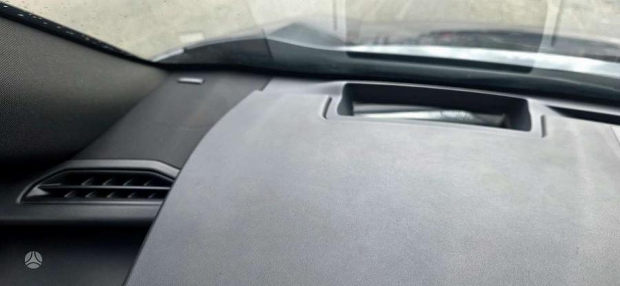 Lexus UX 250h 2019 in Vilnius, with an engine capacity of 1.99 L and mileage of 108 thousand km for 23900 €, photo 11 on AUTOMOTO.COM.LV
