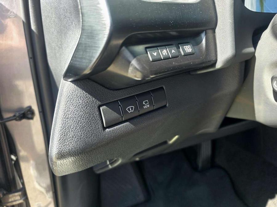 Lexus UX 250h 2019 in Vilnius, with an engine capacity of 1.99 L and mileage of 108 thousand km for 23900 €, photo 13 on AUTOMOTO.COM.LV