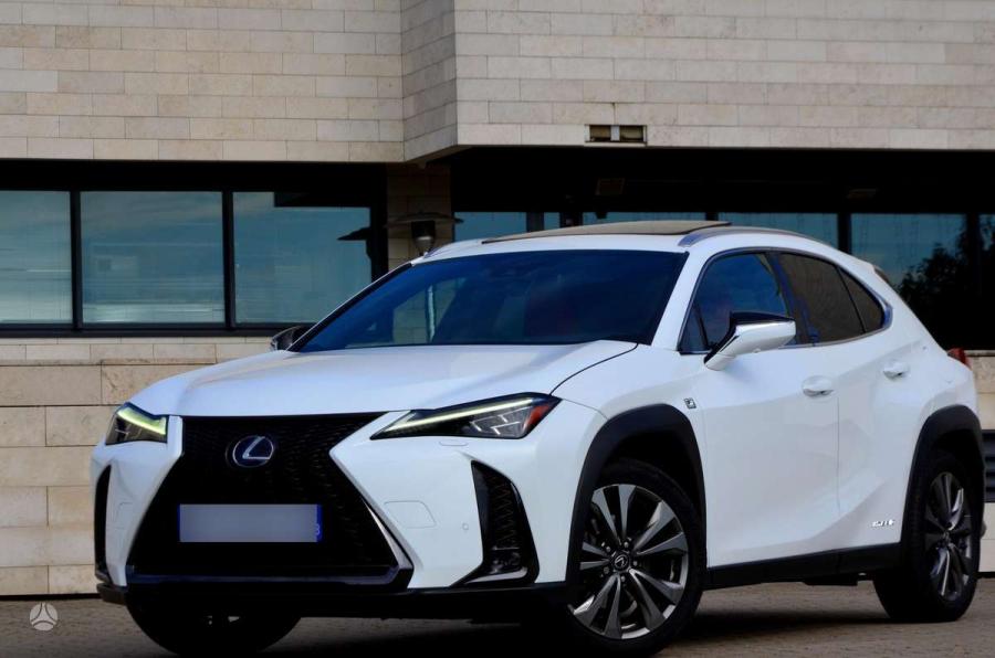 Lexus UX 250h 2019 in Vilnius, with an engine capacity of 1.99 L and mileage of 138 thousand km for 23990 €, photo 1 on AUTOMOTO.COM.LV