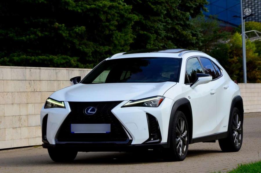 Lexus UX 250h 2019 in Vilnius, with an engine capacity of 1.99 L and mileage of 138 thousand km for 23990 €, photo 4 on AUTOMOTO.COM.LV