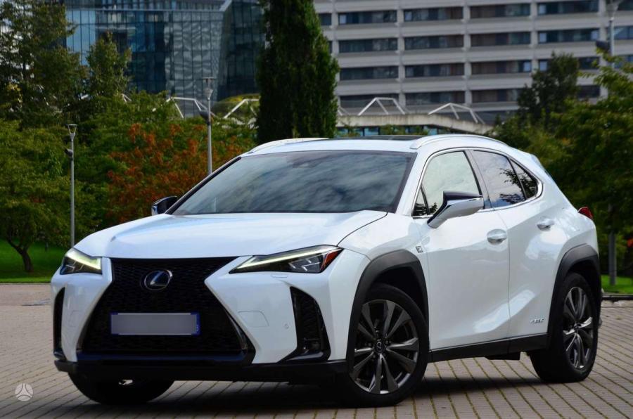 Lexus UX 250h 2019 in Vilnius, with an engine capacity of 1.99 L and mileage of 138 thousand km for 23990 €, photo 6 on AUTOMOTO.COM.LV