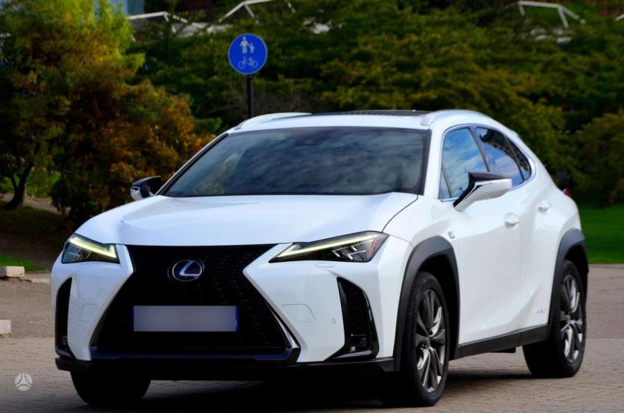 Lexus UX 250h 2019 in Vilnius, with an engine capacity of 1.99 L and mileage of 138 thousand km for 23990 €, photo 9 on AUTOMOTO.COM.LV
