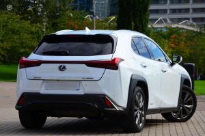 Lexus UX 250h 2019 in Vilnius, with an engine capacity of 1.99 L and mileage of 138 thousand km for 23990 €, photo 10 on AUTOMOTO.COM.LV