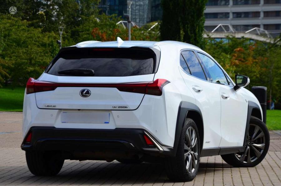 Lexus UX 250h 2019 in Vilnius, with an engine capacity of 1.99 L and mileage of 138 thousand km for 23990 €, photo 10 on AUTOMOTO.COM.LV