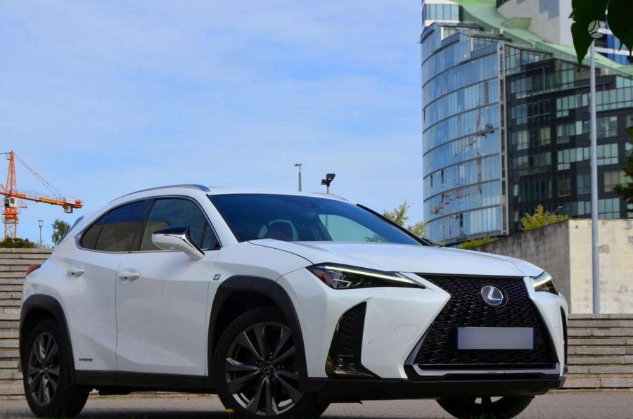 Lexus UX 250h 2019 in Vilnius, with an engine capacity of 1.99 L and mileage of 138 thousand km for 23990 €, photo 24 on AUTOMOTO.COM.LV