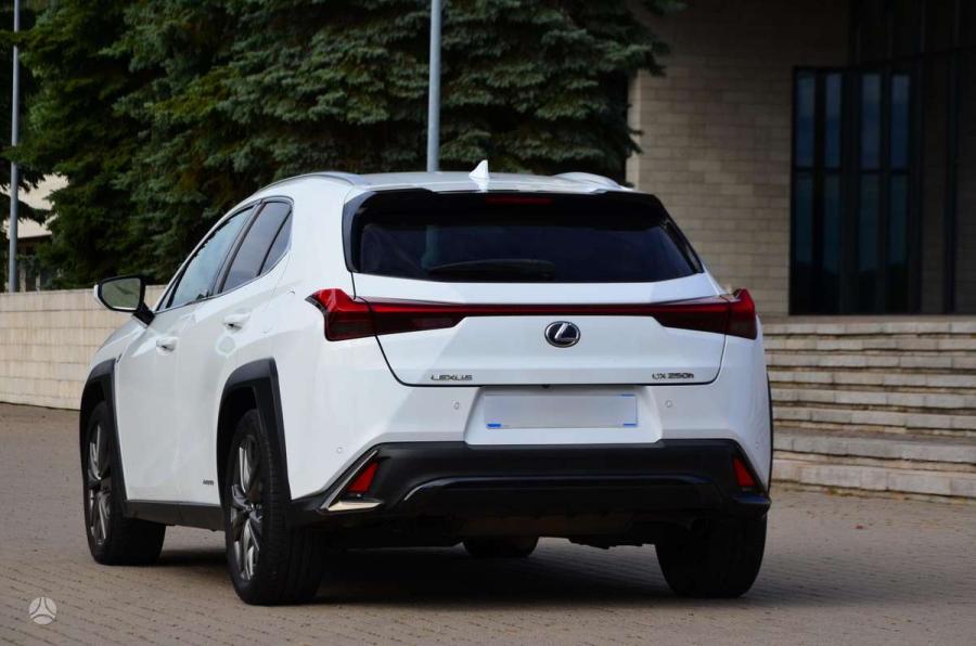 Lexus UX 250h 2019 in Vilnius, with an engine capacity of 1.99 L and mileage of 138 thousand km for 23990 €, photo 30 on AUTOMOTO.COM.LV