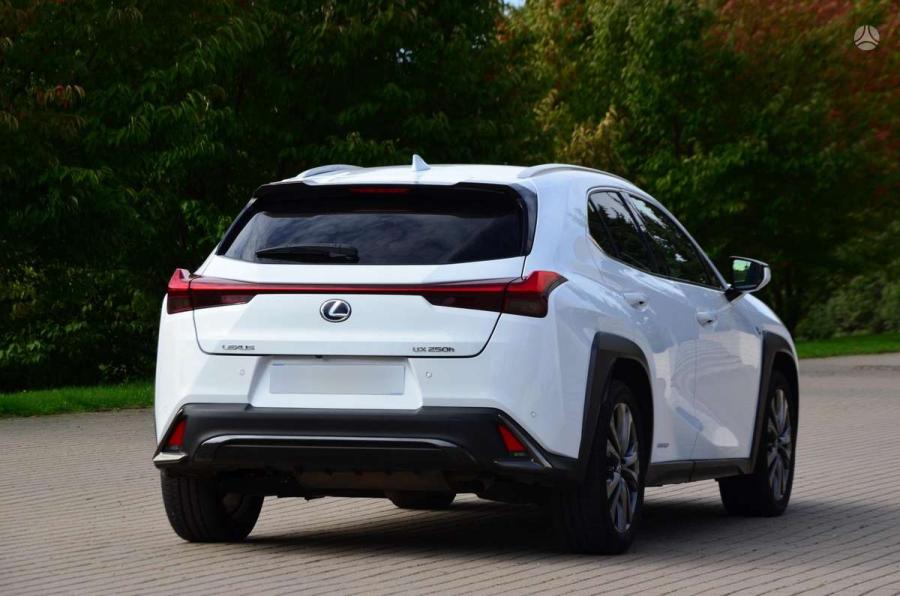 Lexus UX 250h 2019 in Vilnius, with an engine capacity of 1.99 L and mileage of 138 thousand km for 23990 €, photo 32 on AUTOMOTO.COM.LV