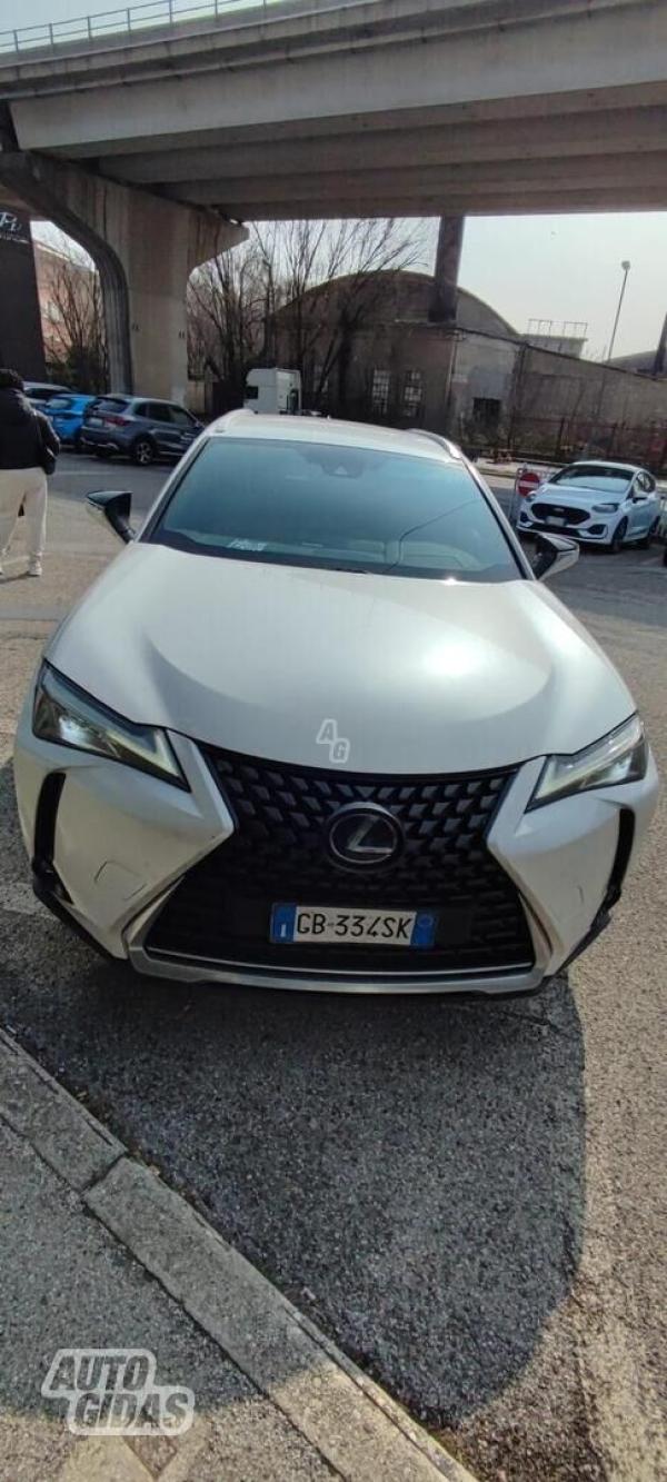 Lexus UX 250h 2020 in Kaunas, with an engine capacity of 2.50 L and mileage of 155 thousand km for 19950 €, photo 1 on AUTOMOTO.COM.LV
