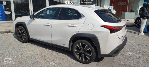 Lexus UX 250h 2020 in Kaunas, with an engine capacity of 2.50 L and mileage of 155 thousand km for 19950 €, photo 7 on AUTOMOTO.COM.LV
