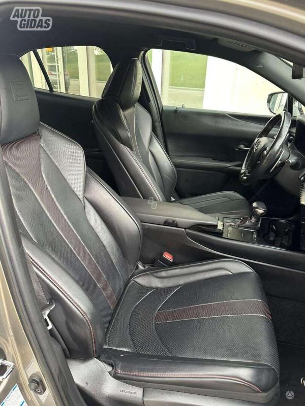Lexus UX 250h 2020 in Vilnius, with an engine capacity of 0.00 L and mileage of 112 thousand km for 26500 €, photo 10 on AUTOMOTO.COM.LV